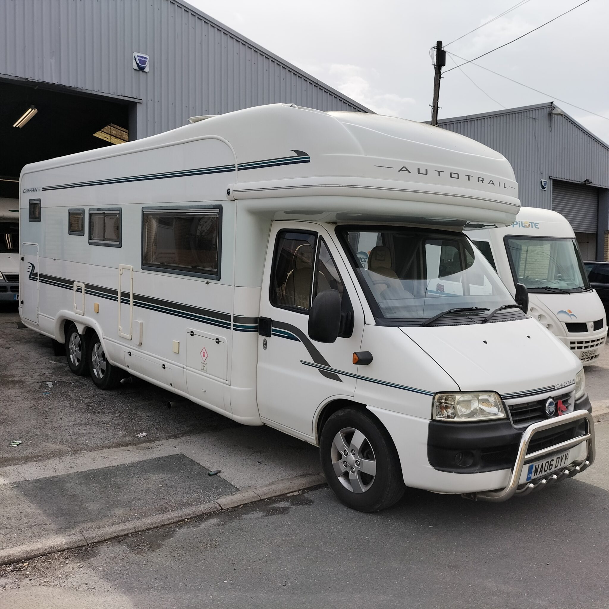 AUTOTRAIL CHIEFTAIN SE 4 BERTH TAG AXLE MOTORHOME FIAT DUCATO FIXED BED ...